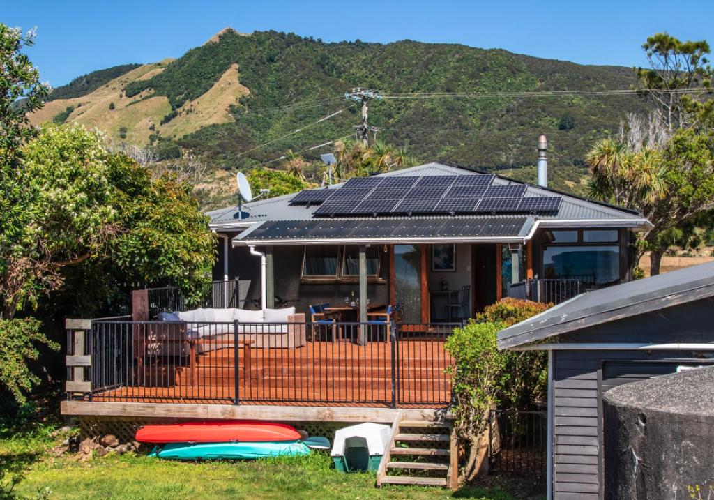 Godwit Cottage - Pākawau Beachfront Holiday Home